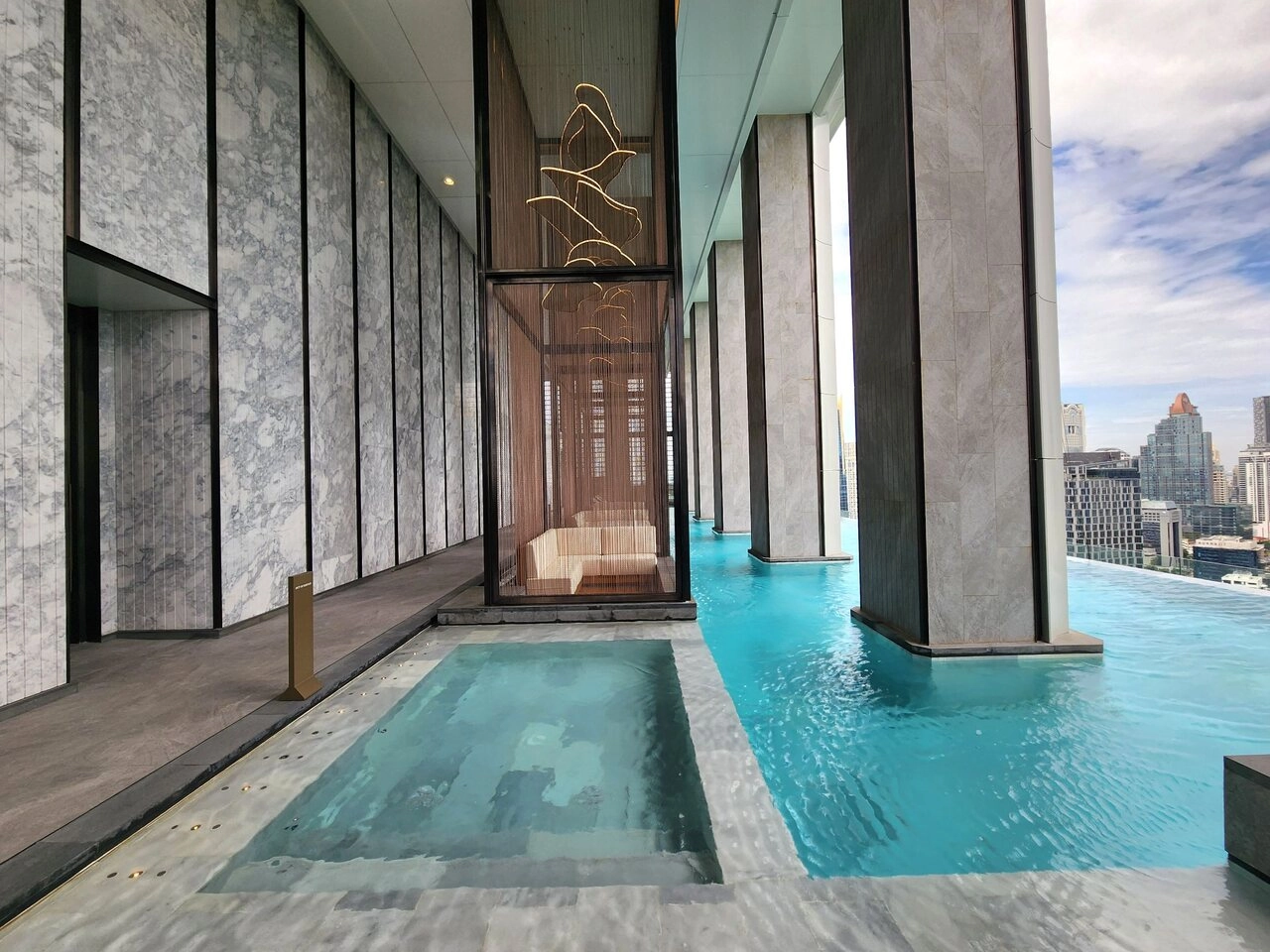 ONE89 wireless Bangkok Ultra Lux Condo for Sale and Rent