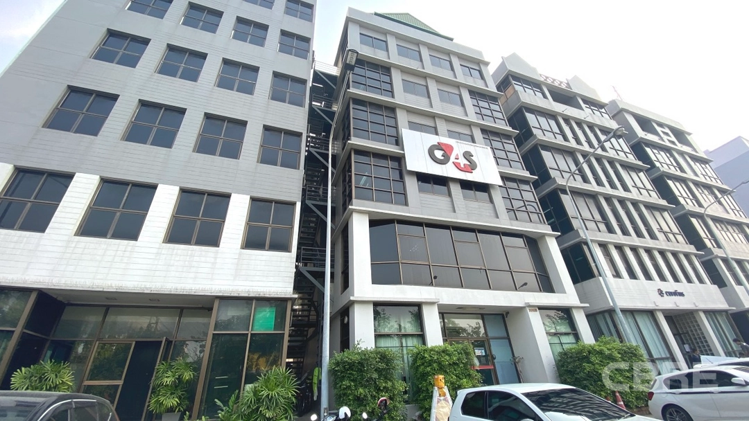 Triumph Complex Office Space for Rent Rama 9 Bangkok