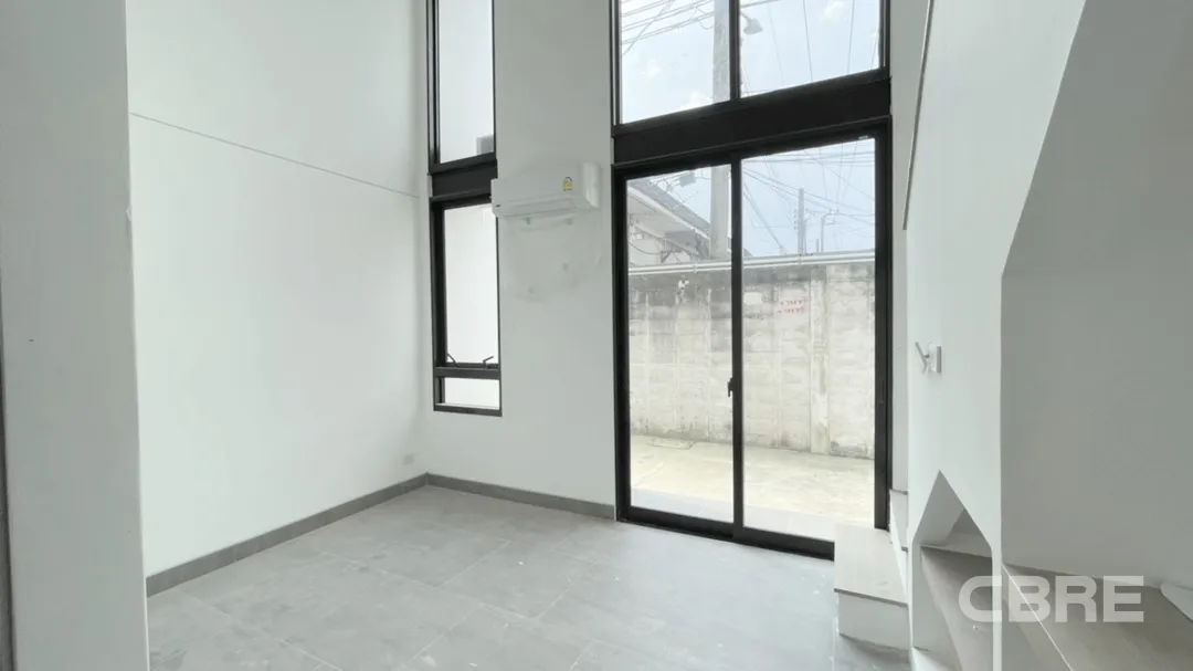 Land with Building for Sale Ratchadaphisek Bangkok