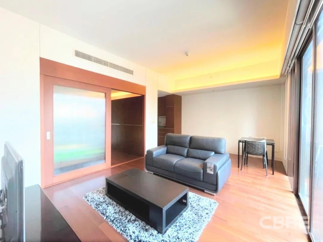 Hansar Rajdamri Condominium for Sale in the Heart of Bangkok